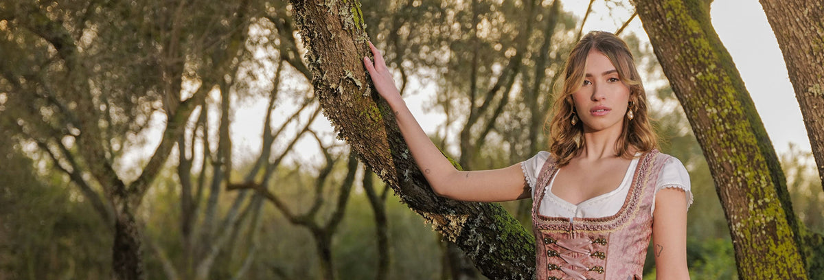 Mieder - die besondere Alternative zum Dirndl, passt perfekt zur Hose ...